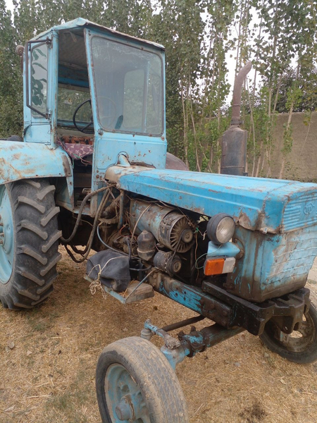 Traktor 28 sotiladi