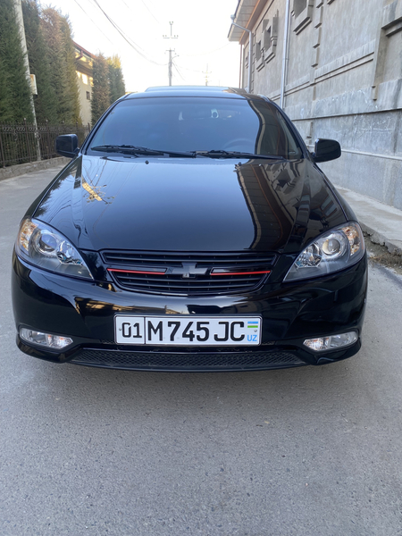 Avto Gentra blac