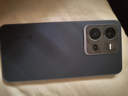 Продам vivo v25 в хорошем состоянии