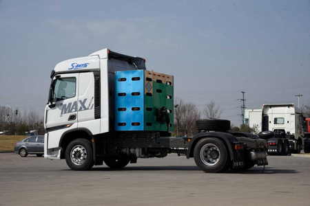 Тягач HOWO  MAX 4x2 CNG С подушка.Ретардо в наличии (таййор)