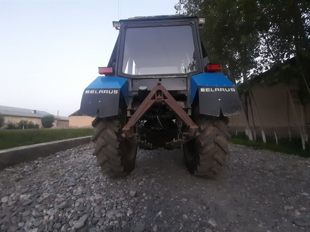 Traktor sotiladi