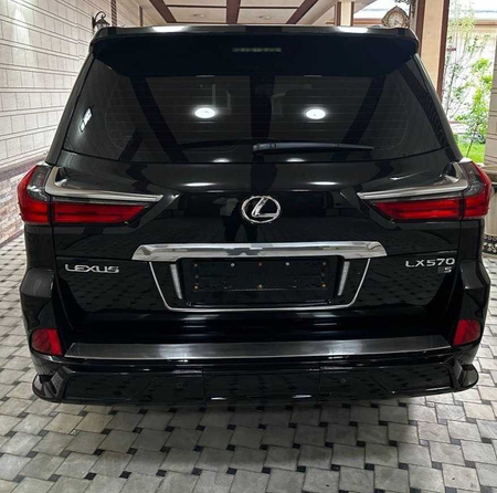 Lexus LX 570 год 2017