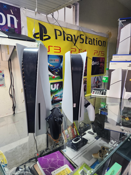 Продается игровой консол Sony Playstation 5 с дисководом