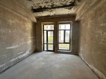 3х комнатная квартира коробка на 3 этаже, имеется лифт