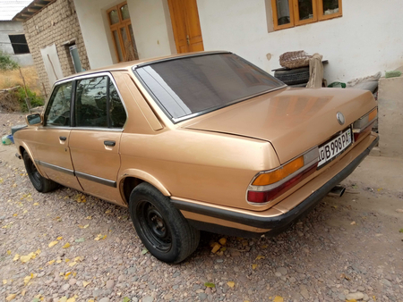 Bmw 520i sotiladi yoki almashamiz bmw 318 troyka yoki vaz 21099 ga