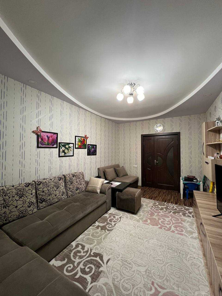 Продается своя 3х переделанная на 4х ком. квартира