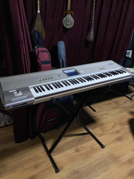 ситезатор Korg Triton