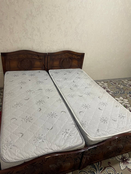 Продаю 2 односпальные кровати с матрасом или без