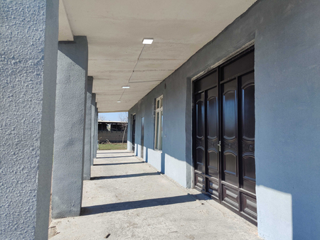 Ohangaron tumanida 445 m2 noturar bino 40 sotok 430 mln