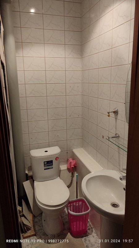Oybek metro yonida 3 xonali hamma sharoitlar bor lubboyiga 600$