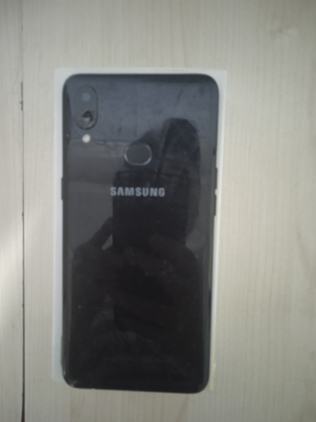 Телефон samsung.