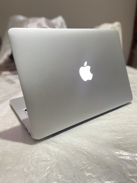 Macbook Pro (Retina 13-inch Early 2015)