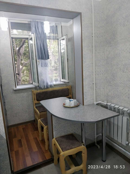 Двухкомнатная квартира в центе спального района.