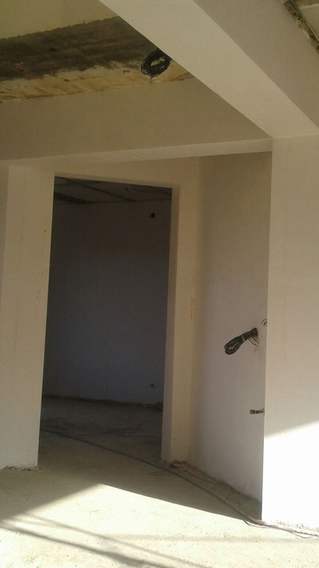 Alvastir suvoq qilamiz miqdorida tuproq va qum