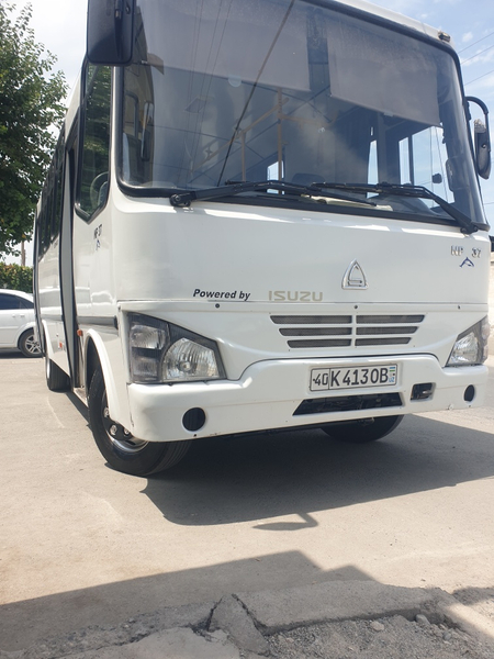 Isuzu np 37 2015 yil metan