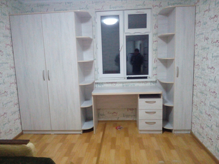 Выполняем работы по разборке и сборке мебели