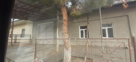 Хавли кичкина сотилади газ свет сув зур  кучалари ката хамсоялар яхши