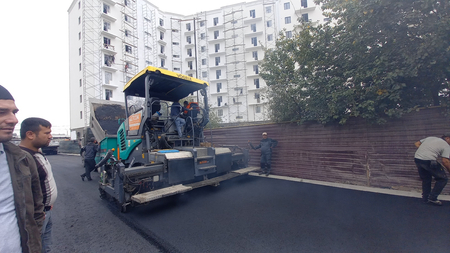 Катта ва кичик жойларни асфальт киламиз.