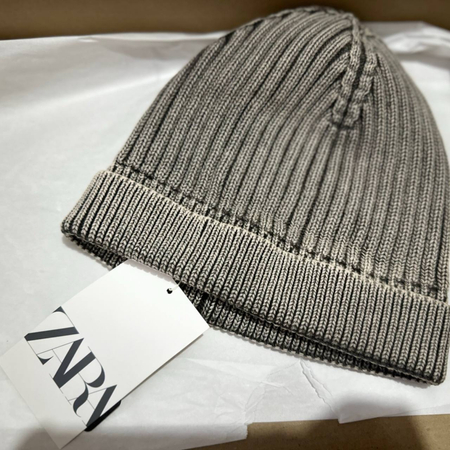 В наличии шапкочки от zara оригинал
