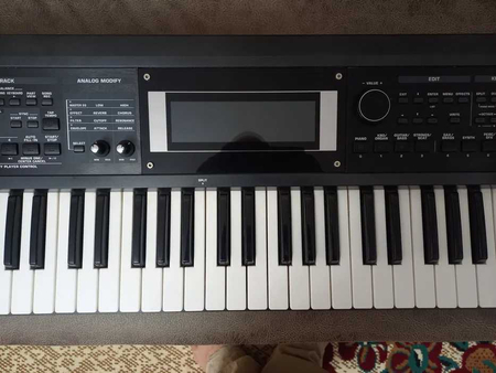 ПРОДАМ Синтезатор Roland GW-8 (Рабочая станция). Состояние ОТЛИЧНОЕ.