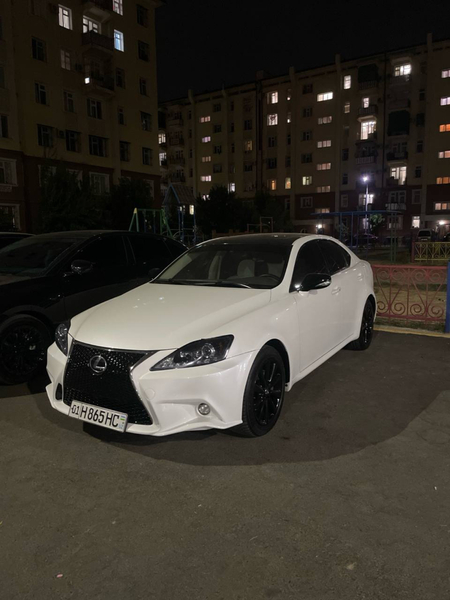 Lexus is 250 sotiladi o’zimmi moshinam