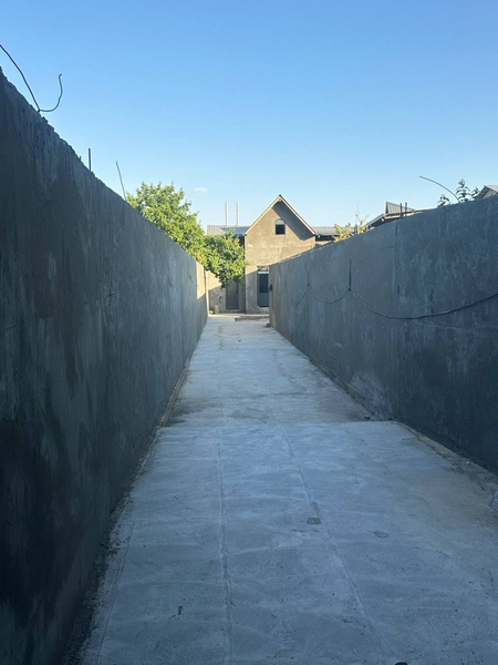 Sergili 4 da hovli sotladi