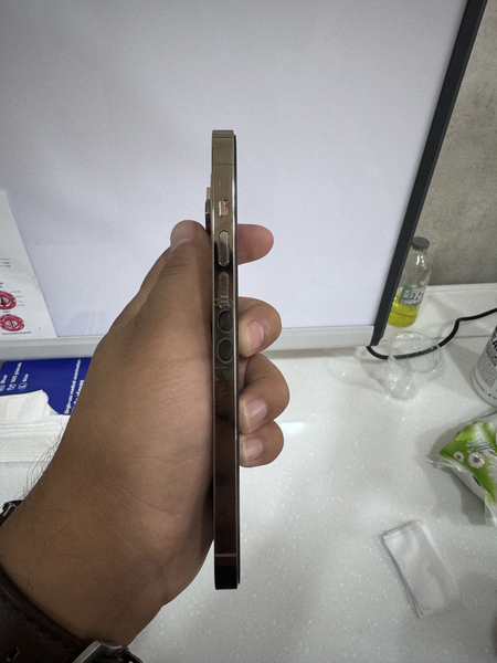 iPhone 14 pro max срочно сотилади голд 128 LL/A