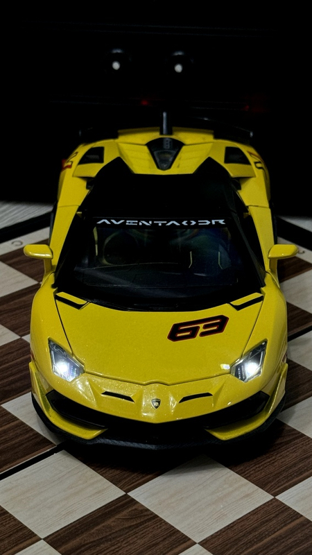 Lamborghini Aventador SVJ original 1:24
