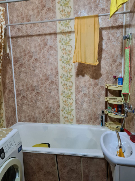Сдаем двух комнатную квартиру.первый этаж