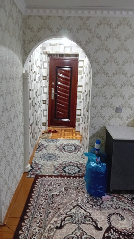 Uy sotiladi 2 qavat 2 xonali yevro remont  gaz sver suv bor