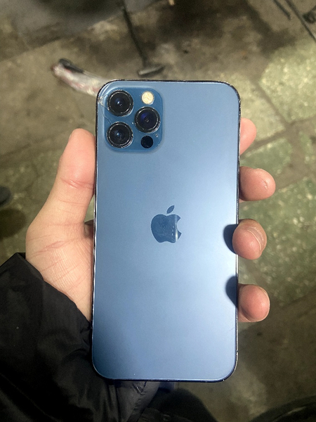 iPhone 12 pro sotiladi