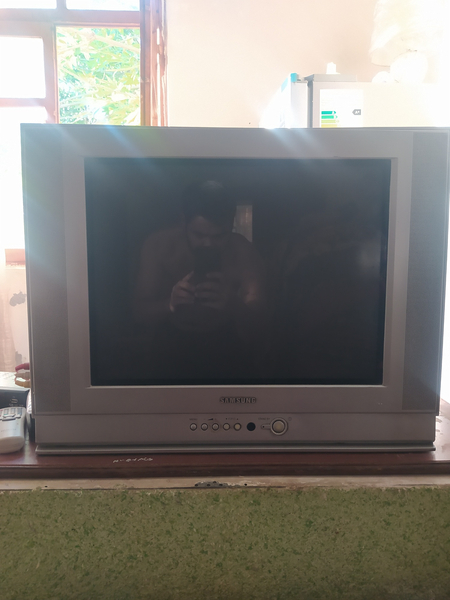 Samsung televizor va Beko tuner sotiladi
