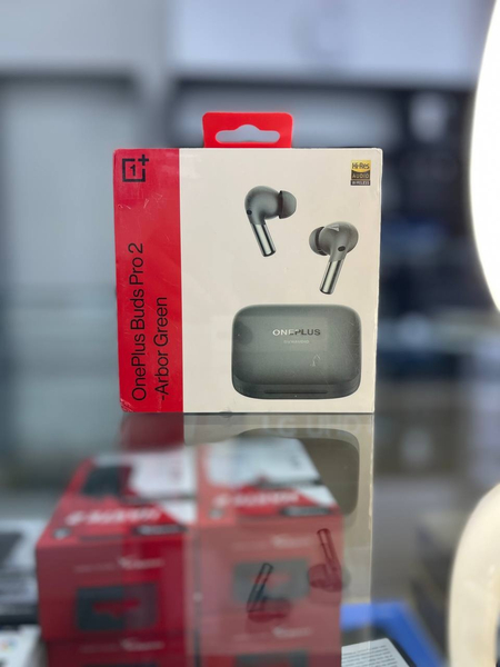 OnePlus Buds Pro 2 наушники с шумоподавлением на микрофонах.