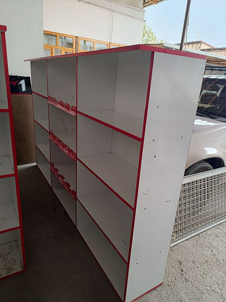 Dokon mebeli sotiladi hammasi 300$ ga