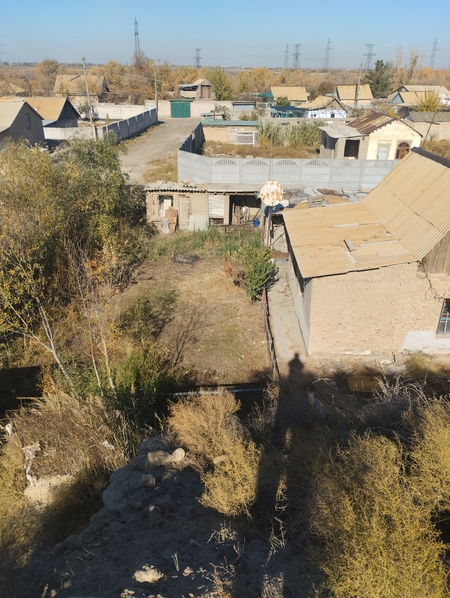 Продается дача на грессе 5сотак.Дом 4 комнаты.Есть баня и пристройки