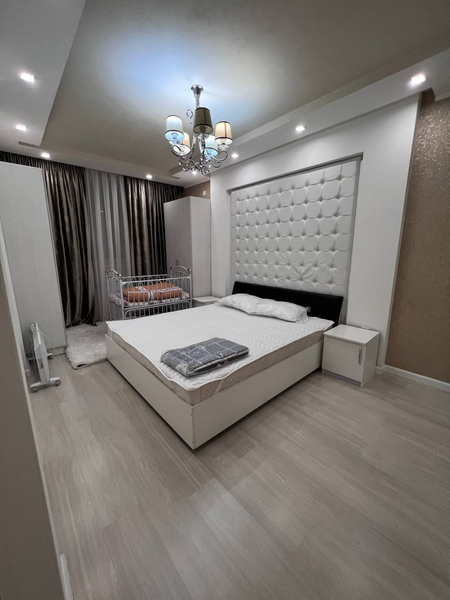 Ц-2, Центр, Алайский 3/3/4, 83 М², евроремонт, с обстановкой!