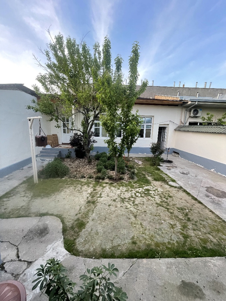 Toshkent shahar Istroxat da uy sotiladi 2.4 sotik