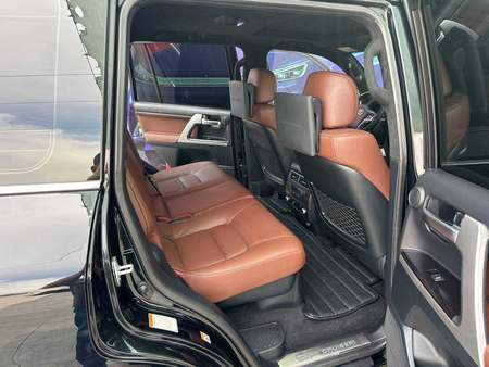 Toyota Land Cruiser 200 V8 5.7 год 2019