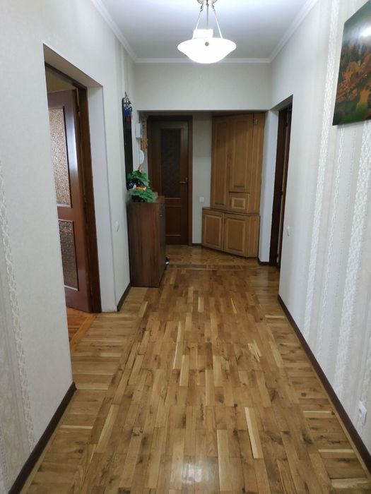 Продаётся Амира Темура 110 м2