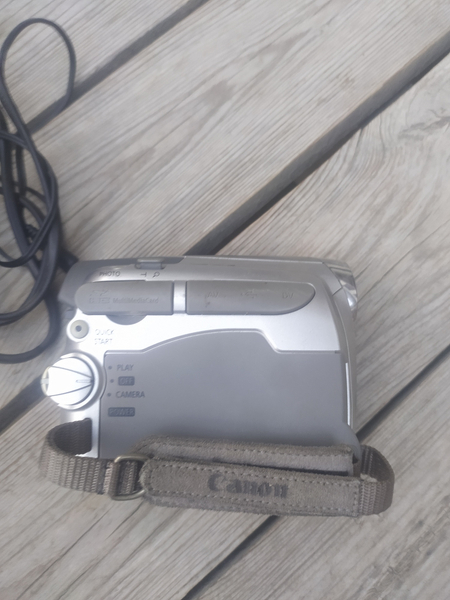 Canon kamera sotiladi Foto va vidioga oladi holati yaxshi