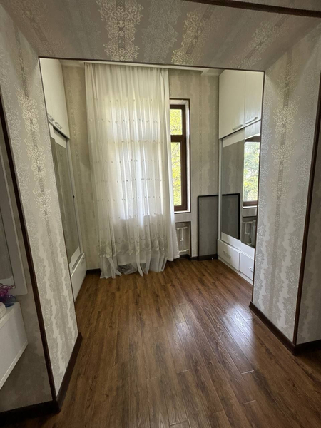 Квартира в центре Sh.Rustavelli  2x комнатная передел. в 3х пл.72кв.м