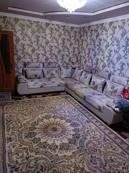 Kvartira sotiladi 3 xonali 4 xona qilingan