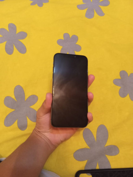 Iphone x rangi qora