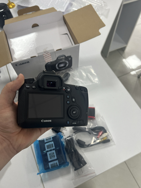 Canon EOS 6D yangi