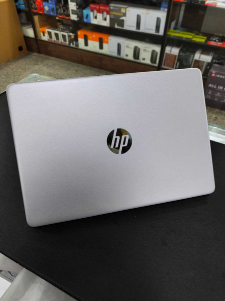HP Laptop 14 (i3-10/8/256)