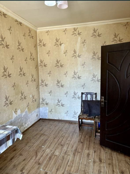 Продаётся домик 2 комнаты. Общий двор. Миробадский район