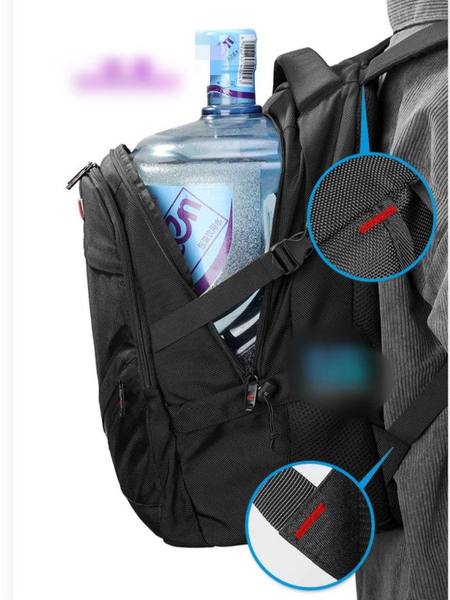 Klassik, minimalist dizaynga ega zamonaviy shahar va sayohat sumkasi.