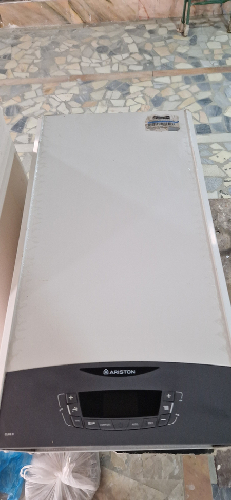 Продаётся газовый электронный котёл 24 kw Ariston