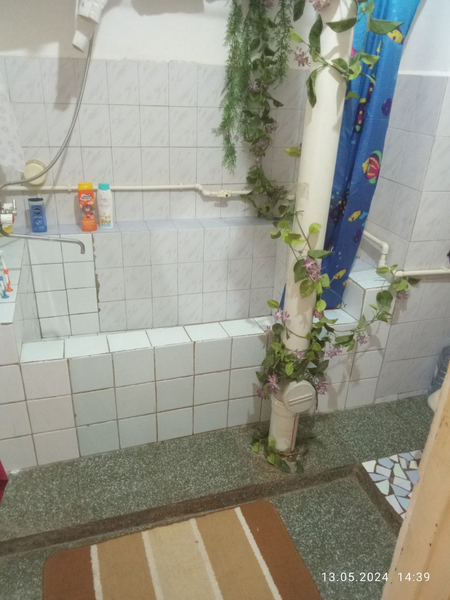 Продаётся двух комнатная квартира в районе пятьсотки(горбольница)