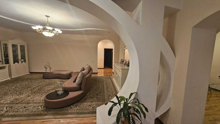 Срочно продается шикарная квартира в Мирабадском районе  (J3114)